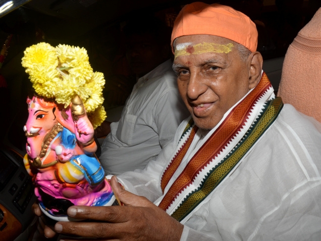 Why do Hindus worship idols? – Devdutt Pattanaik | BHARATA BHARATI